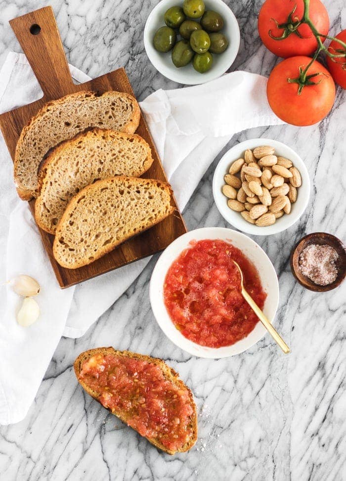 Pan con Tomate (Spanish Tomato Toast) - Lively Table